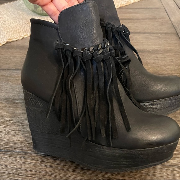 Sbicca | Shoes | Sbicca Black Zepp Chunky Wedge Size 6 Ankle Boots ...